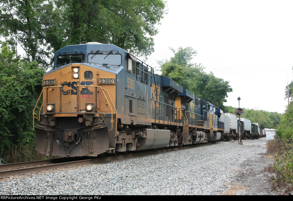 CSX 5360 and train Q031